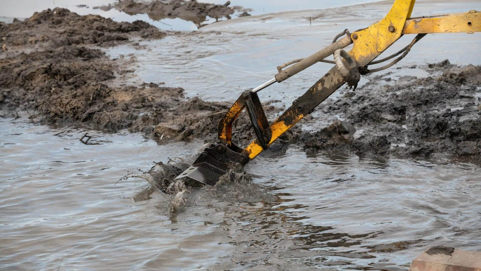 Benefits of Mechanical Dredging in Waterway Maintenance